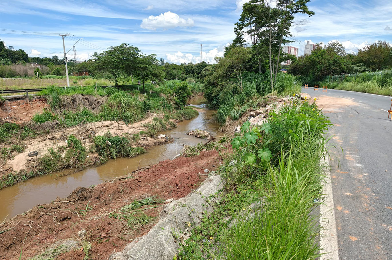Prefeitura inicia recuperação de trecho da Marginal do Rio Jundiaí ... Prefeitura inicia recuperação de trecho da Marginal do Rio Jundiaí ...